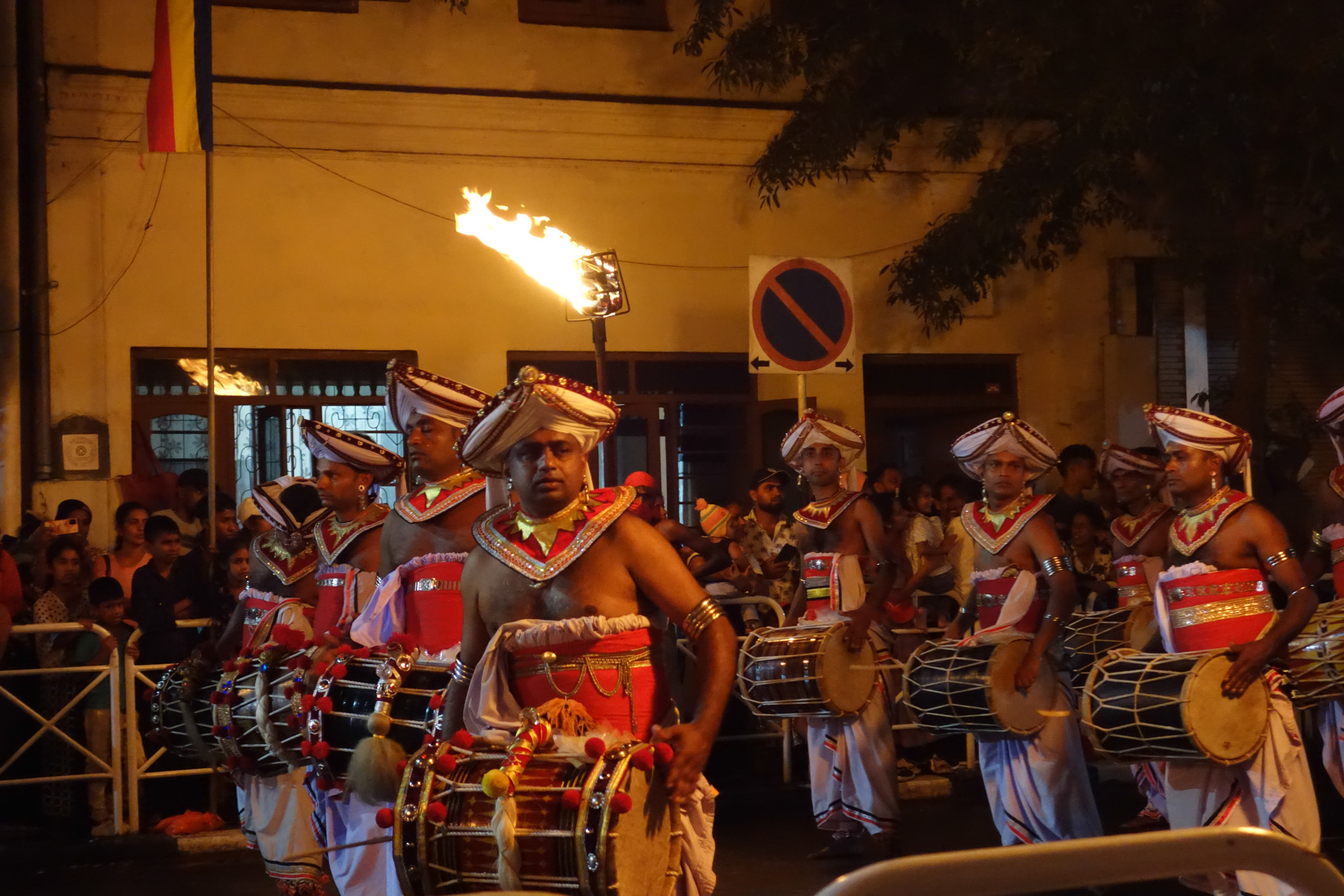 How to Experience the Magic of Kandy Perahera 2026: Sri Lanka's Most ...
