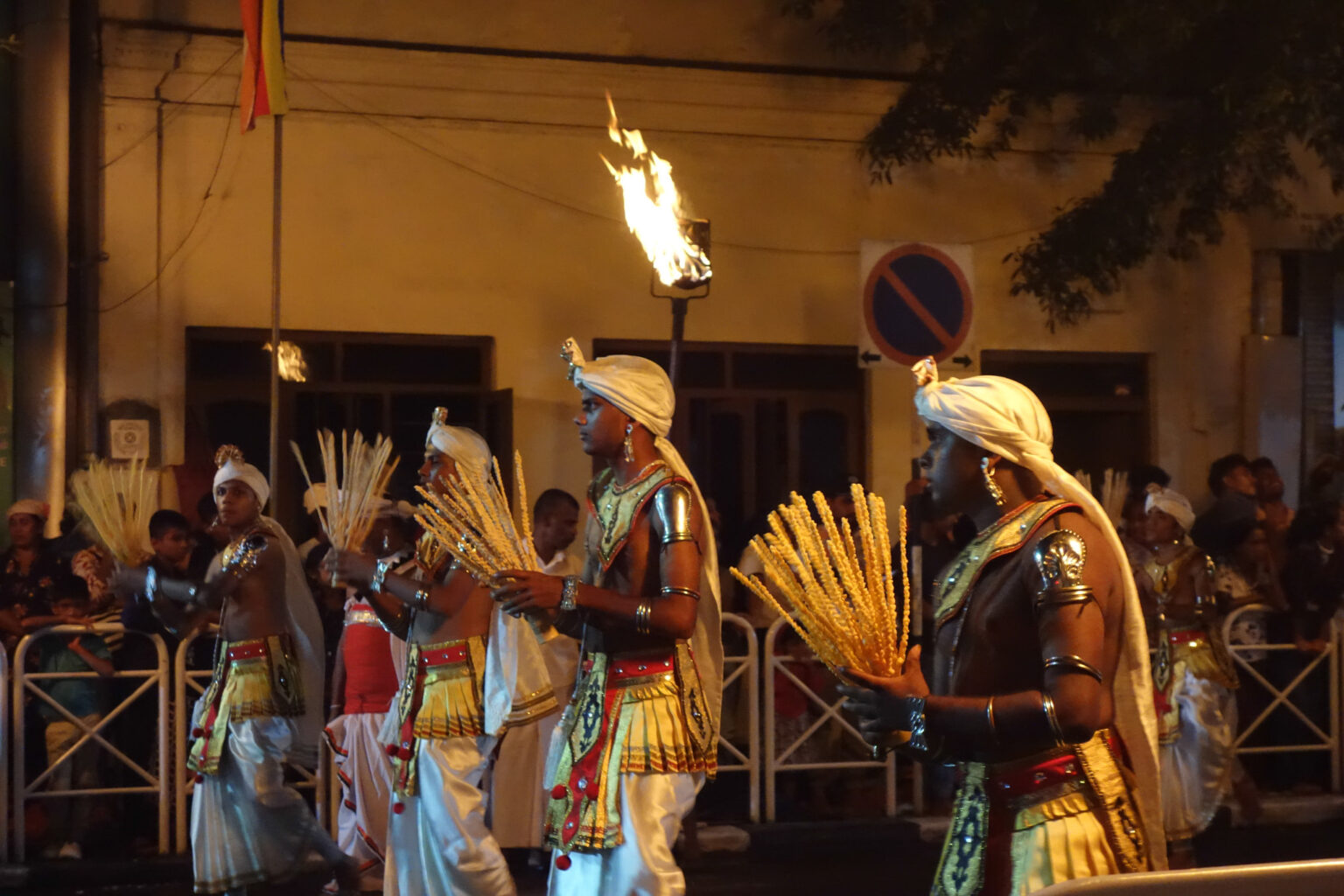 How to Experience the Magic of Kandy Perahera 2026: Sri Lanka's Most ...